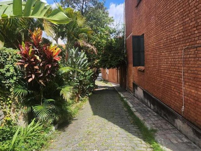 Casa de vila para venda com 4 quartos, sendo 2 suítes, 140m²