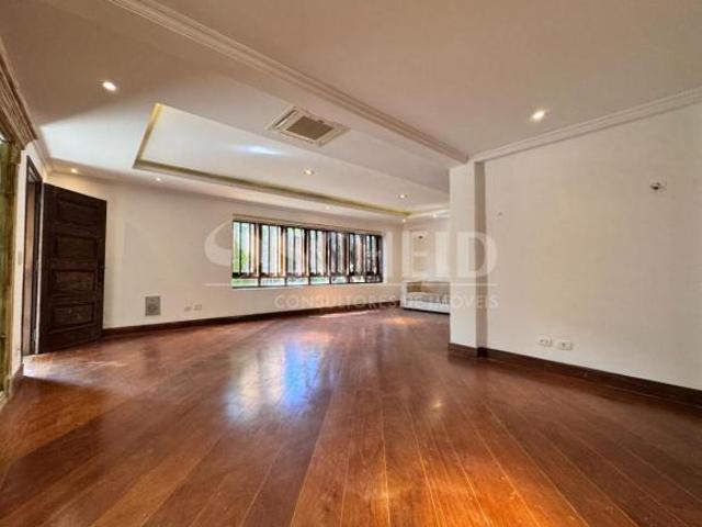Casa de vila para venda com 4 quartos, sendo 2 suítes, 330m²