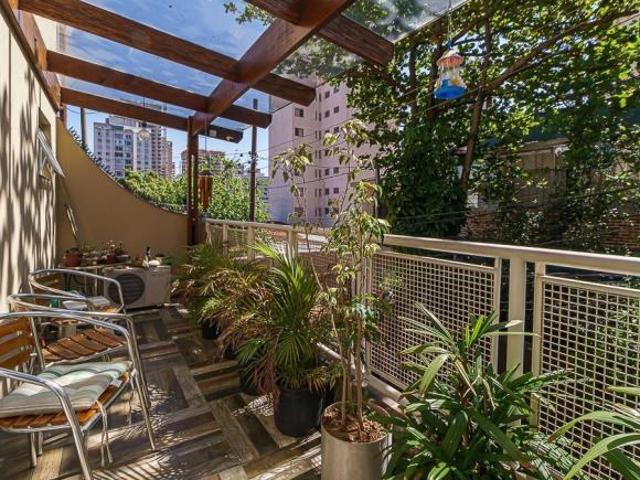 Casa de vila para venda com 4 quartos, sendo 4 suítes, 270m²