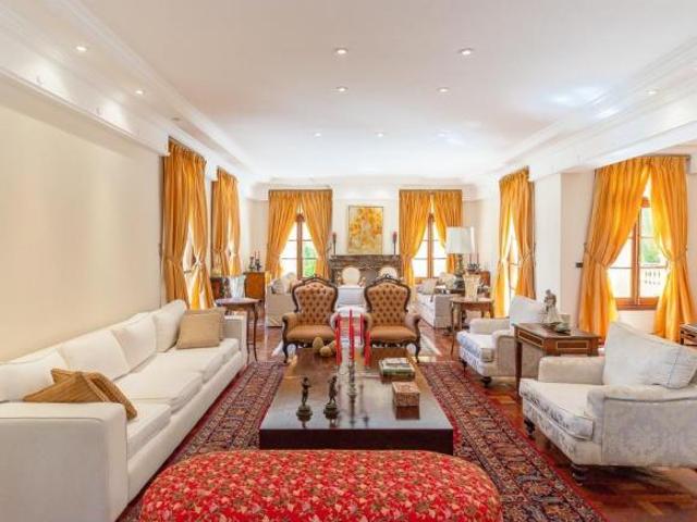 Casa de vila para venda com 4 quartos, sendo 4 suítes, 869m²