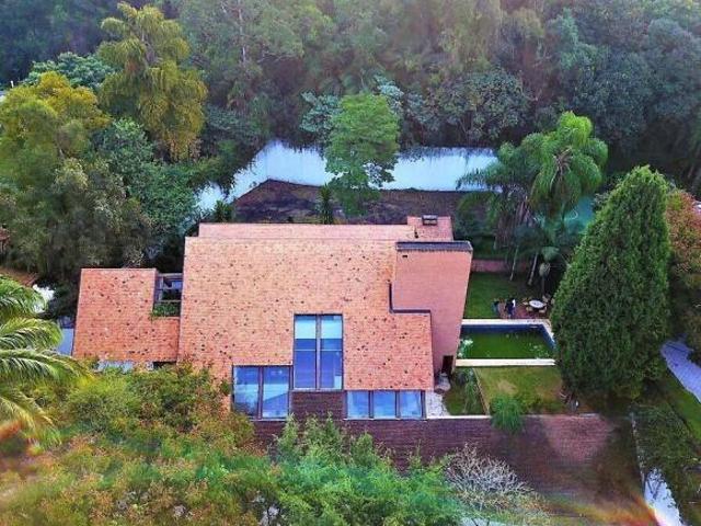 Casa de vila para venda com 4 quartos, sendo 4 suítes, 800m²