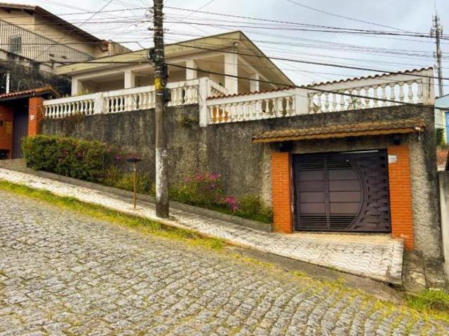 Casa de vila para venda em Centro Alto com 5 quartos, sendo 1 suíte, 412m²