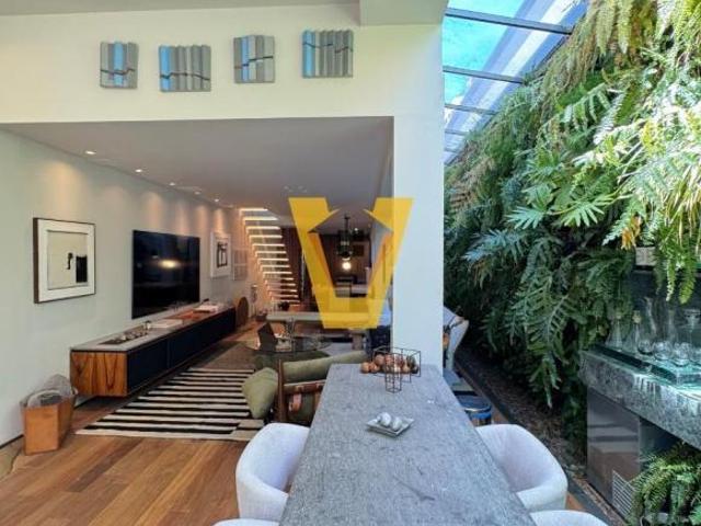 Casa de vila para venda em Itaim Bibi com 2 quartos, sendo 2 suítes, 250m²