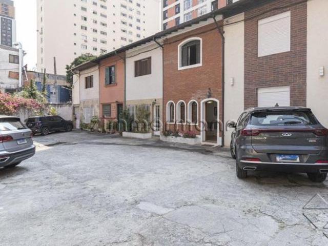 CASA DE VILA PINHEIROS 3 DORMITÓRIOS