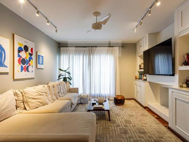 Casa de vila reformada no Brooklin