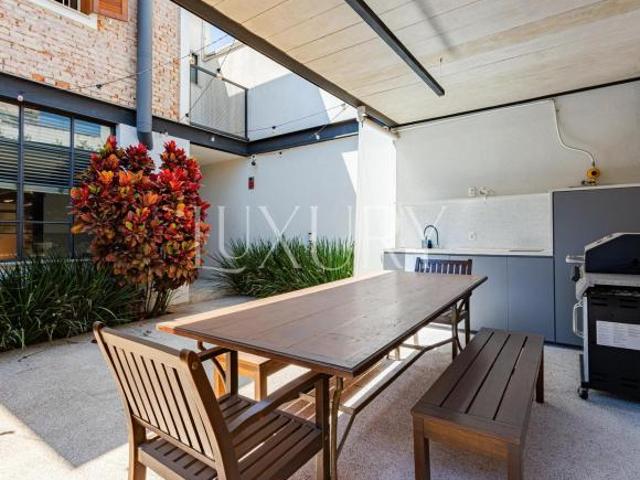 Casa de Vila Reformada à Venda em Pinheiros, 199 m², 3 quartos sendo 1 suíte, 2 vagas