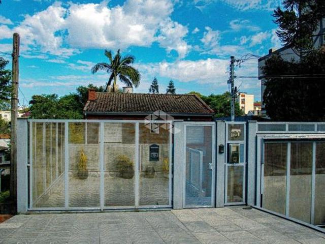 Casa de 04 dormitórios e 03 vagas com 178m² no bairro Cristo Redentor em Poa