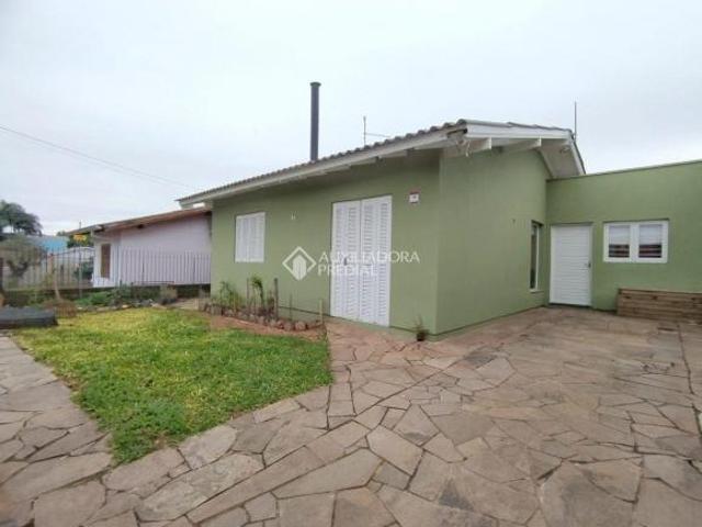 Casa de 04 dormitórios, suíte, Auto suficinte em energia eletrica, com móveis sob medida