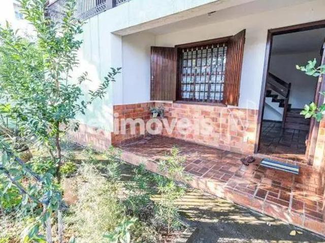 Casa de 04 quartos à venda no Planalto!