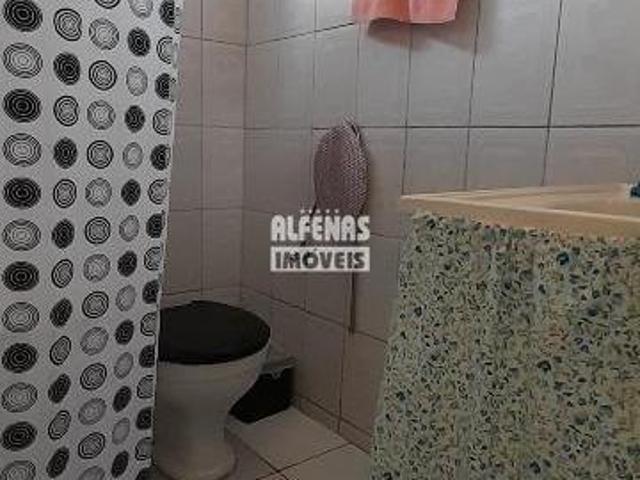 Casa de 04 Quartos e 02 Niveis e 02 vagas mais 01 Loja