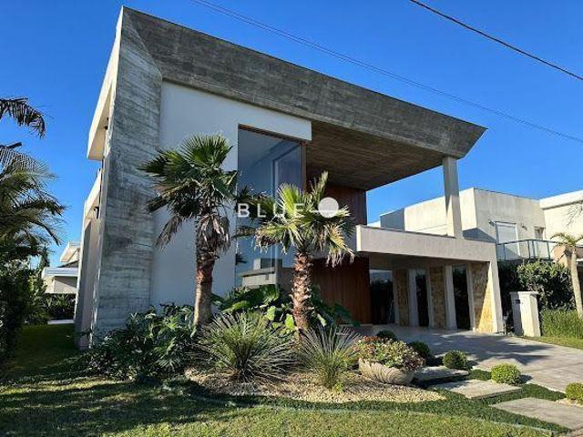 Casa de 04 suítes em condomínio beira mar em Torres RS