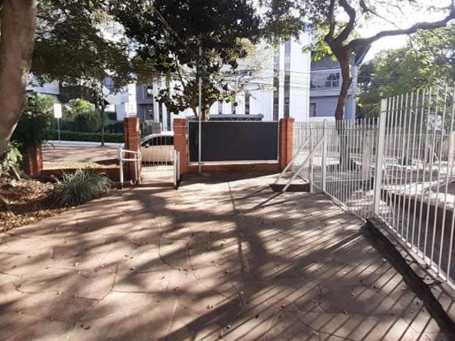 casa de 05 dormitórios no bairro Três Figueiras