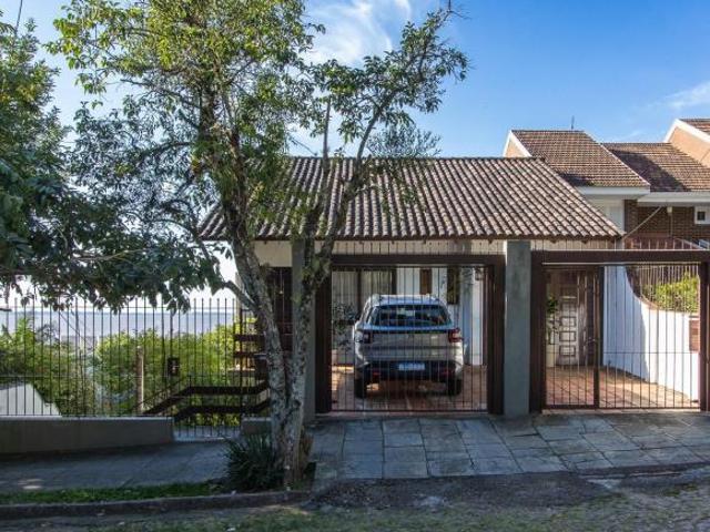 Casa de 05 dormitórios, 03 suítes, 06 Banheiros, com 315,10m² privativos na Vi