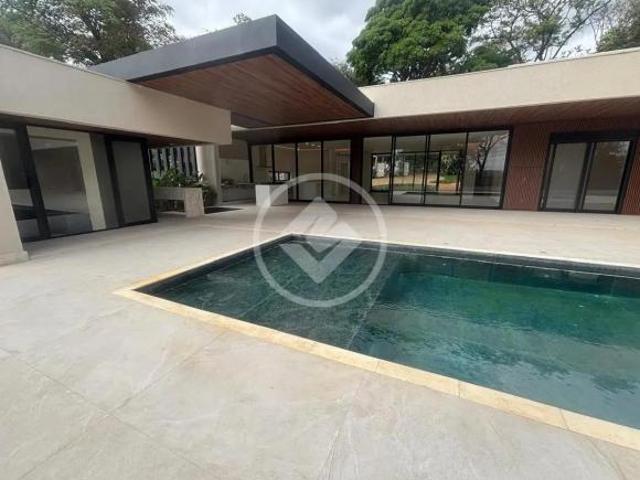 CASA DE 05 SUITES, COM PISCINA SAUNA E SALA PARA 03 AMBIENTES