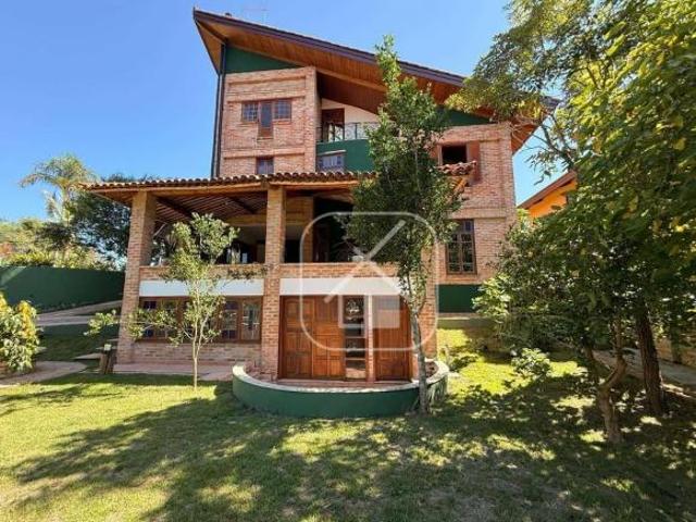 CASA DE 06 QUARTOS COM PISCINA À VENDA EM CONDOMÍNIO FECHADO – CONDOMÍNIO ALPES DE GUARAREMA | PAIÃO
