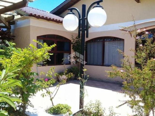 Casa de 02 dormitórios no Bairro Ponta Grossa