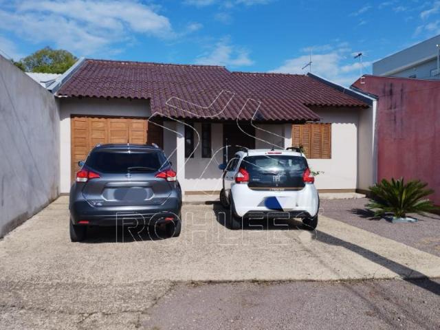 Casa de 02 Dormitórios com Pátio
