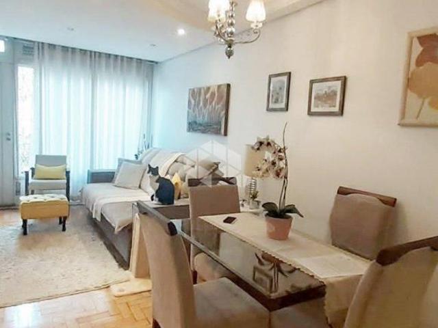 Casa de 02 dormitórios e 02 vagas com 102m² no bairro Santa Maria Goretti