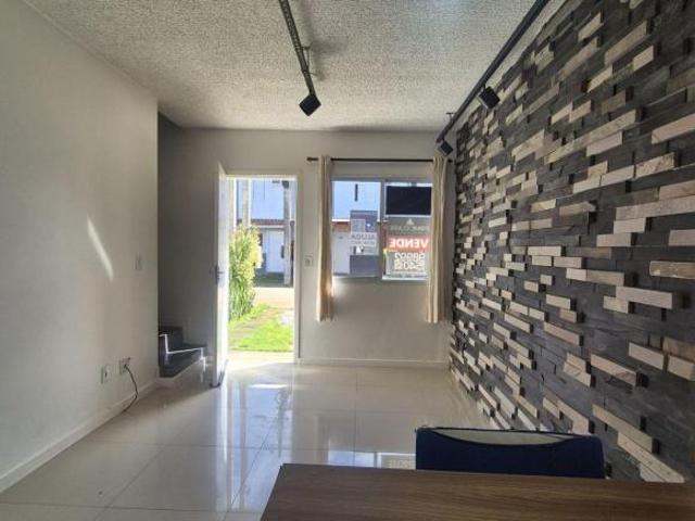 Casa de 02 dormitórios em Condomínio fechado bairro Igara