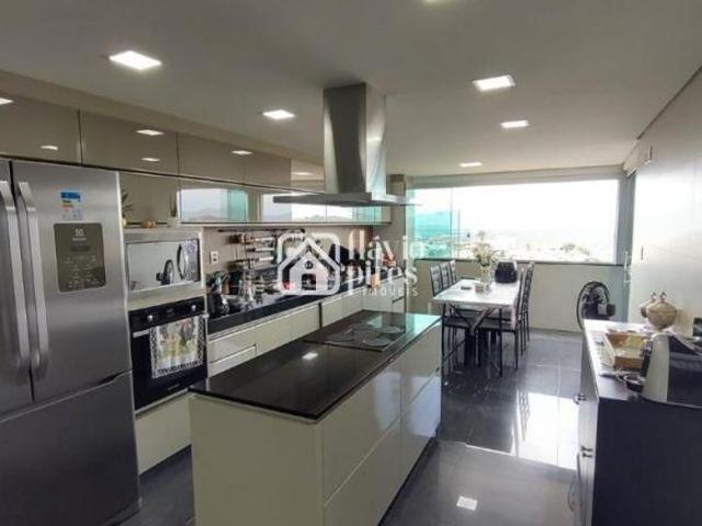 CASA DE 02 PAVIMENTOS COM LINDA VISTA E EXCELENTE ACABAMENTO