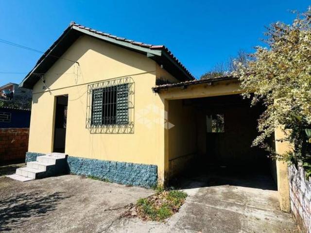 Casa de 02 quartos e vaga de garagem, à venda, no bairro Urlândia em Santa Maria
