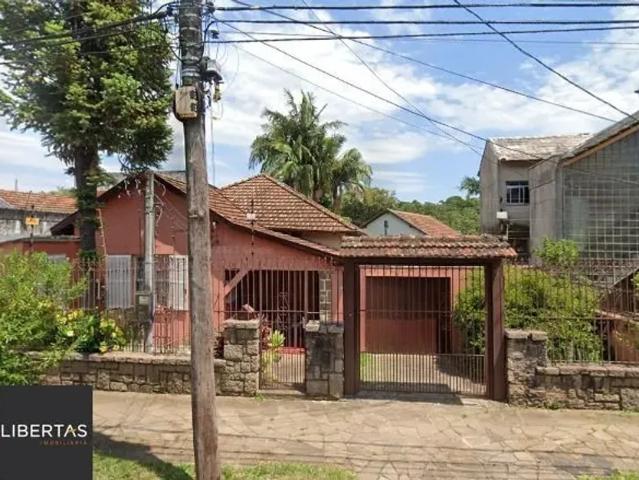 Casa de 03 dormitórios com suite à venda no bairro Medianeira, Porto Alegre