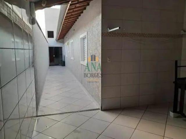 Casa de 03 dormitórios na Zona Leste