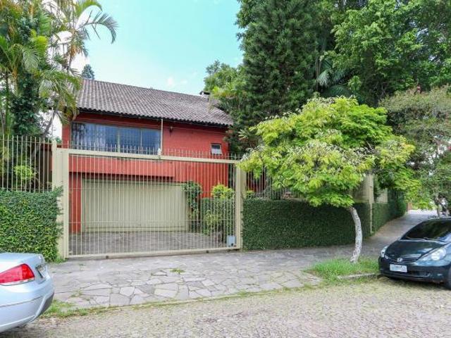 Casa de 03 dormitórios no bairro Vila Assunção, zona sul de Porto Alegre, RS