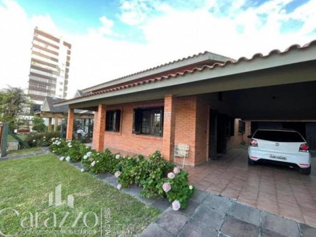 casa de 03 dormitórios no centro de tramandaí