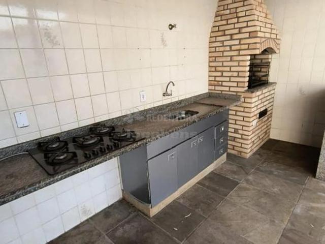 Casa de 03 dormitórios com armários no bairro Parque Industrial