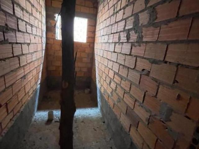 casa de 03 dormitórios com piscina no centro de imbe
