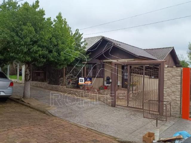 Casa de 03 Dormitórios Pátio Grande Garagem 03 carros