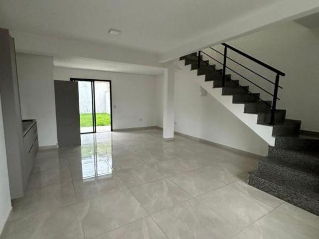 Casa de 03 dormitórios suíte e piscina