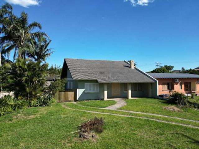 Casa de 03 dormitórios