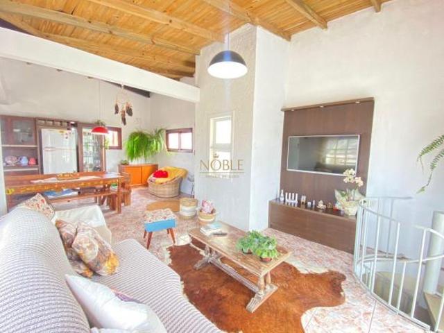 Casa de 03 pavimentos próximo ao centro