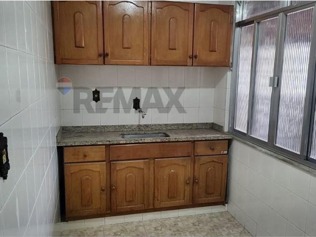 Casa de 03 quartos, 1 suíte, garagem para 02 veículos, copa e cozinha independentes, área de lazer coberta, quintal