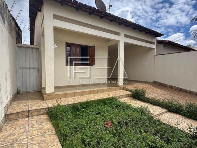 CASA DE 03 QUARTOS À VENDA – ÓTIMA OPORTUNIDADE!