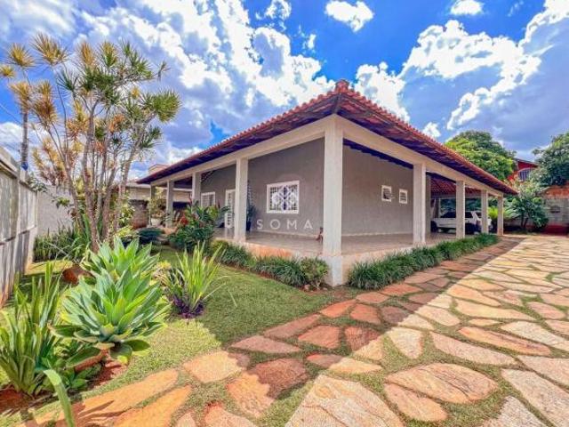 CASA DE 03 QUARTOS NO CONDOMÍNIO PARQUE DO MIRANTE – JARDIM BOTÂNICO