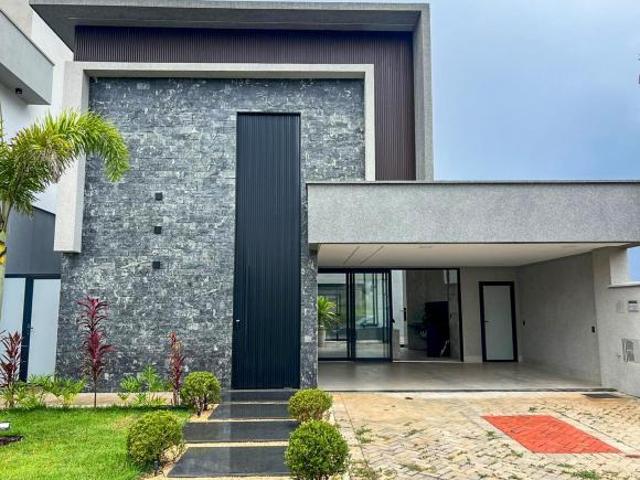 Casa de 149m² com 03 suítes plenas á venda no Parqville Quaresmeira Trindade GO