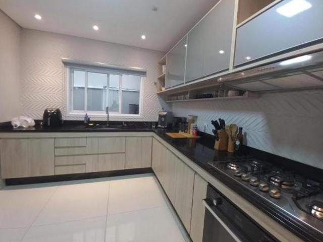 Casa de 150 m² com 2 quartos em venda em Vila Aeroporto