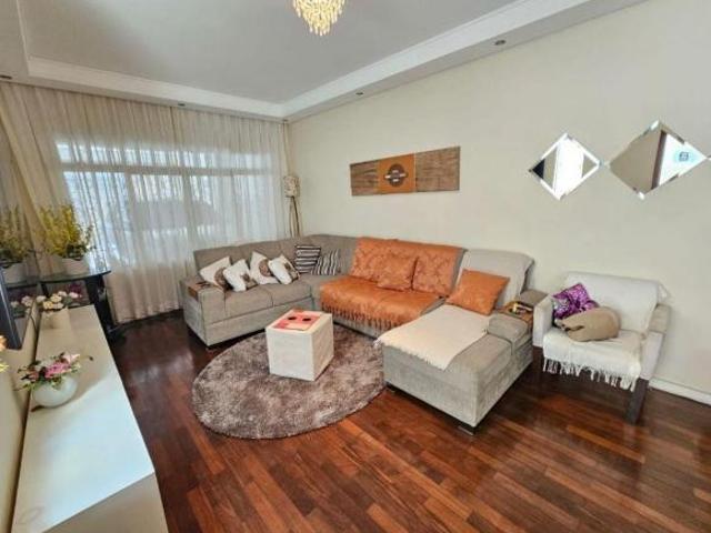 Casa de 150 m² com 3 quartos à venda no Jardim Ester Yolanda
