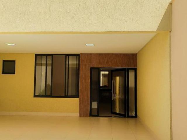 Casa de 150m² com 03 quartos, sendo 02 suítes à venda no Parque Amazônia Goiânia GO