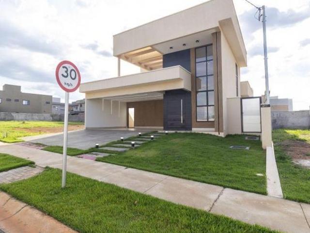 Casa de 155 m² com 03 suítes à venda por R$ 1.300.000 no Residencial Parqville Jacarandá Aparecida