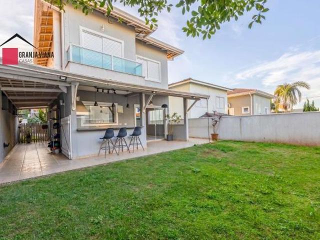 Casa de 165m2 e 250m2 terreno em condomínio clube na Granja Viana km 26