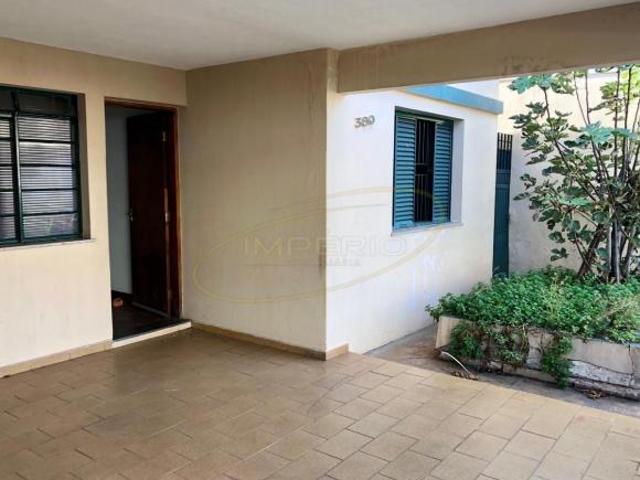 Casa de 177 m² de construção c/ edícula e ótima localização Avaré/SP