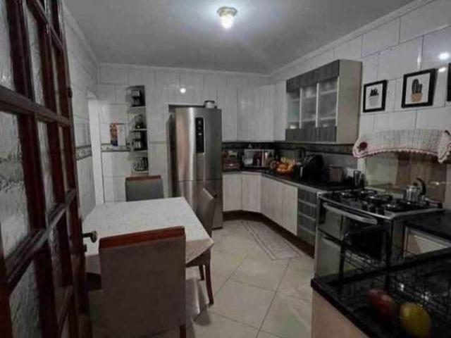 Casa de 178 m² com 3 quartos à venda na Vila Magini