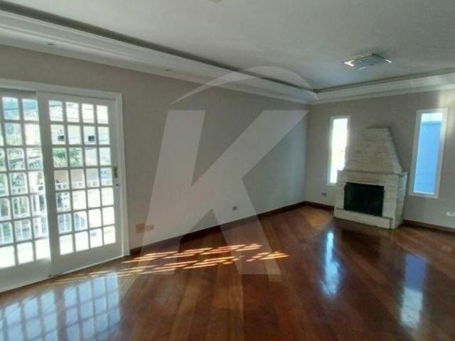 Casa de 178 mts² em condomínio fechado, com piscina, 4 dormitórios, 3 Vagas, no Horto Florestal