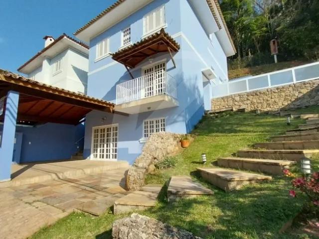 Casa de 178 mts² em condomínio fechado, com piscina, 4 dormitórios, 3 Vagas, no Horto Florestal