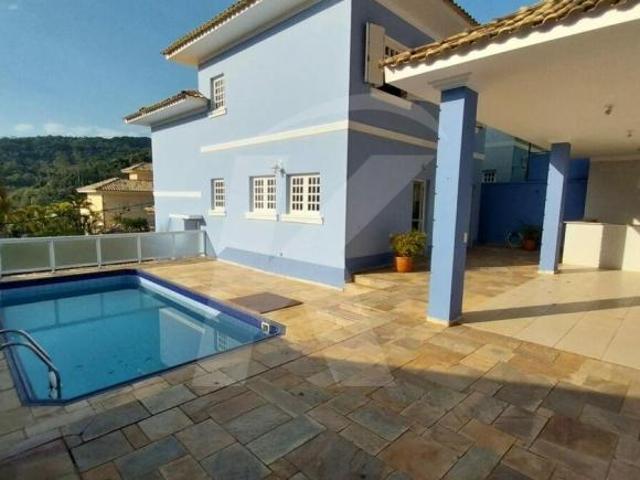 Casa de 178 mts² em condomínio fechado, com piscina, 4 dormitórios, 3 Vagas, no Horto Florestal