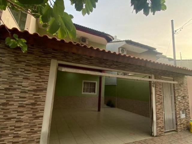 Casa de 180 m² com 3 quartos sendo 1 suíte à venda no Portal dos Ipês II
